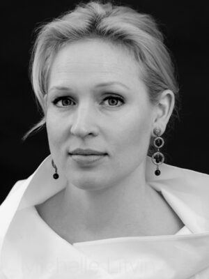 AMY CASSELL - Professional Women