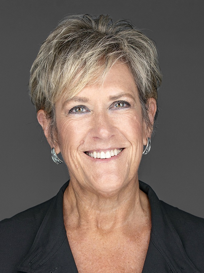 LORI TYLER - Professional Women