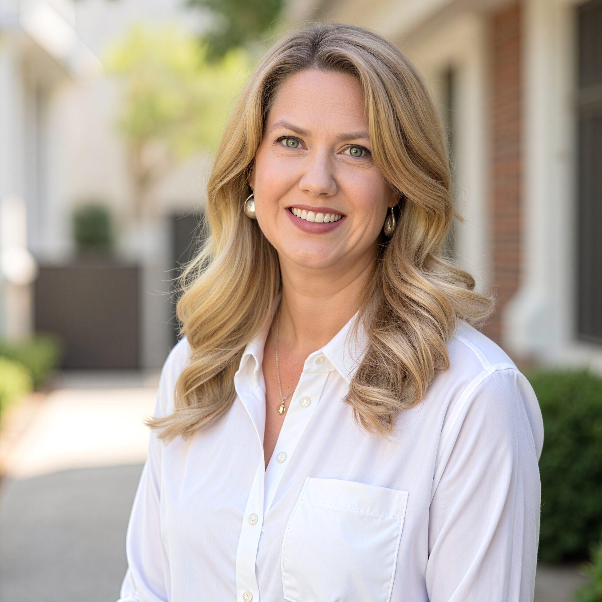 AMANDA J. ANDREWS - Professional Women