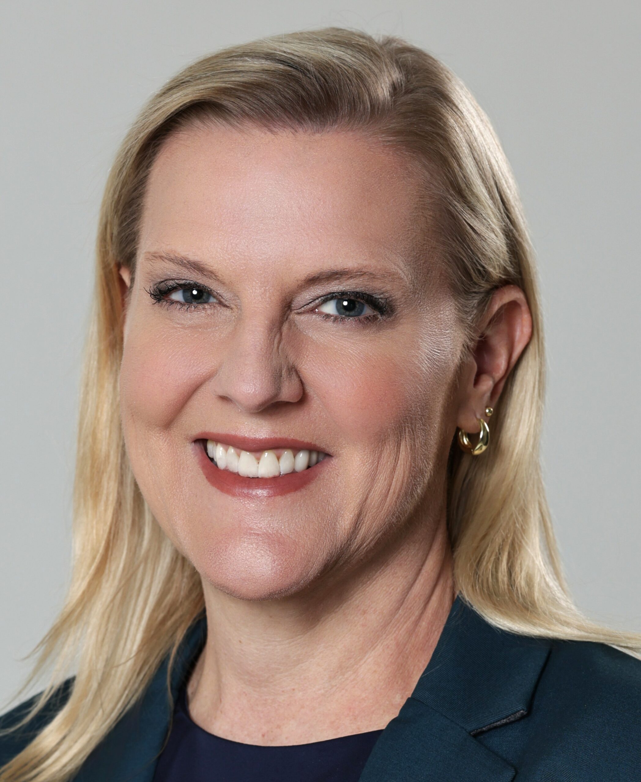 AMANDA E. CARLSON - Professional Women
